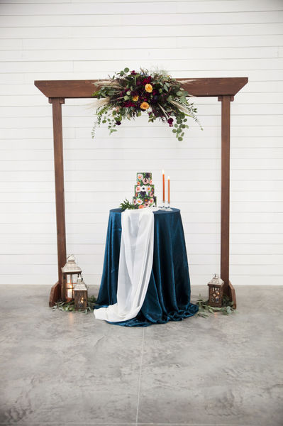 Gold Square Metal Arch | ABC Rentals Midwest